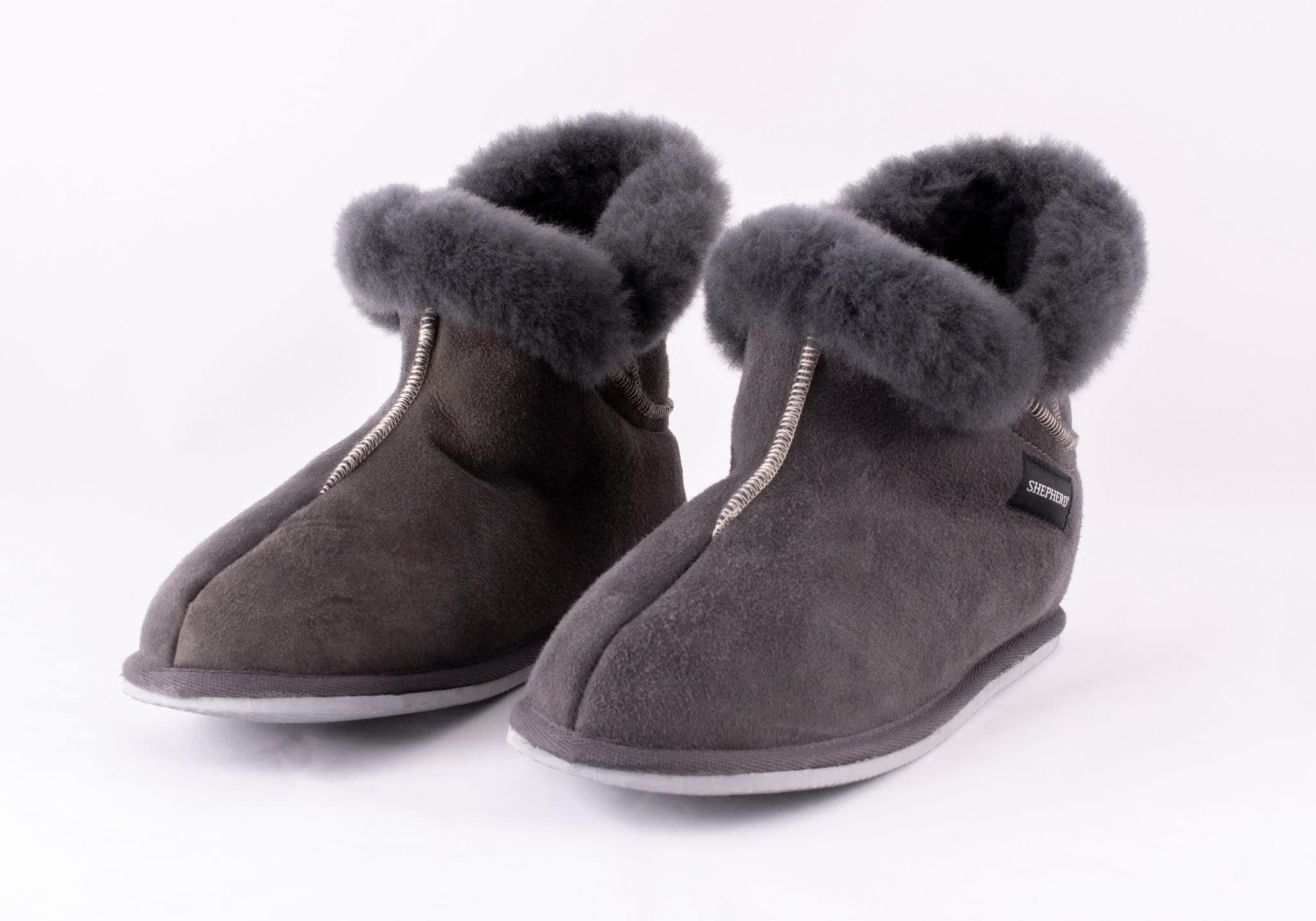 Shepherd Oskar sheepskin slippers for men. - Shepherd of Sweden
